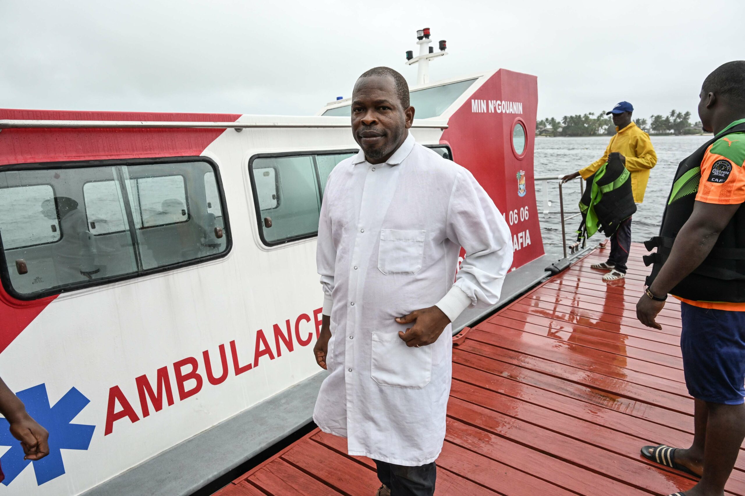 Côte d'Ivoire: un bateau-ambulance pour l'accès aux soins des ...