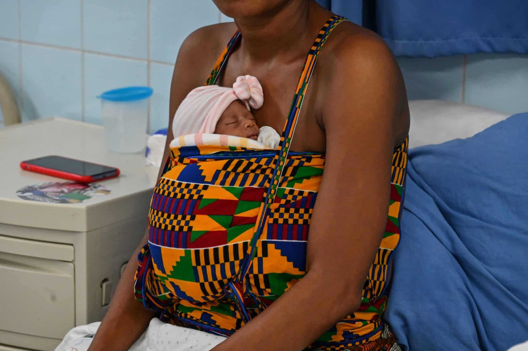 En Côte d'Ivoire, la méthode "kangourou" pour sauver les bébés ...