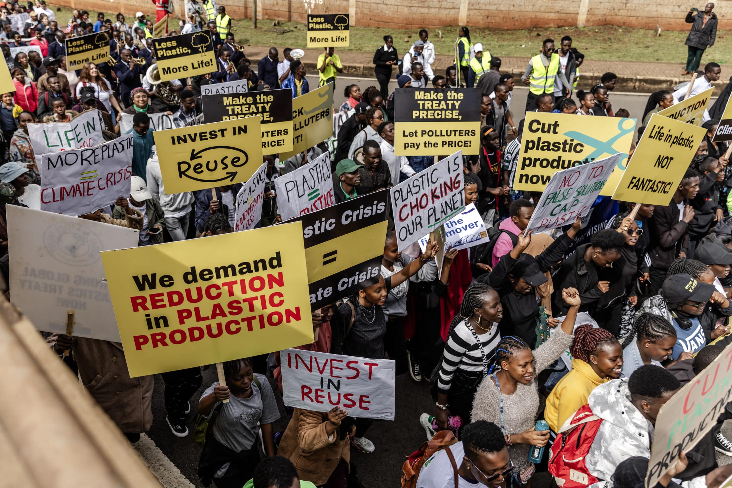 Kenya - Nairobi : Plastic pollution: environmental activists call for ...