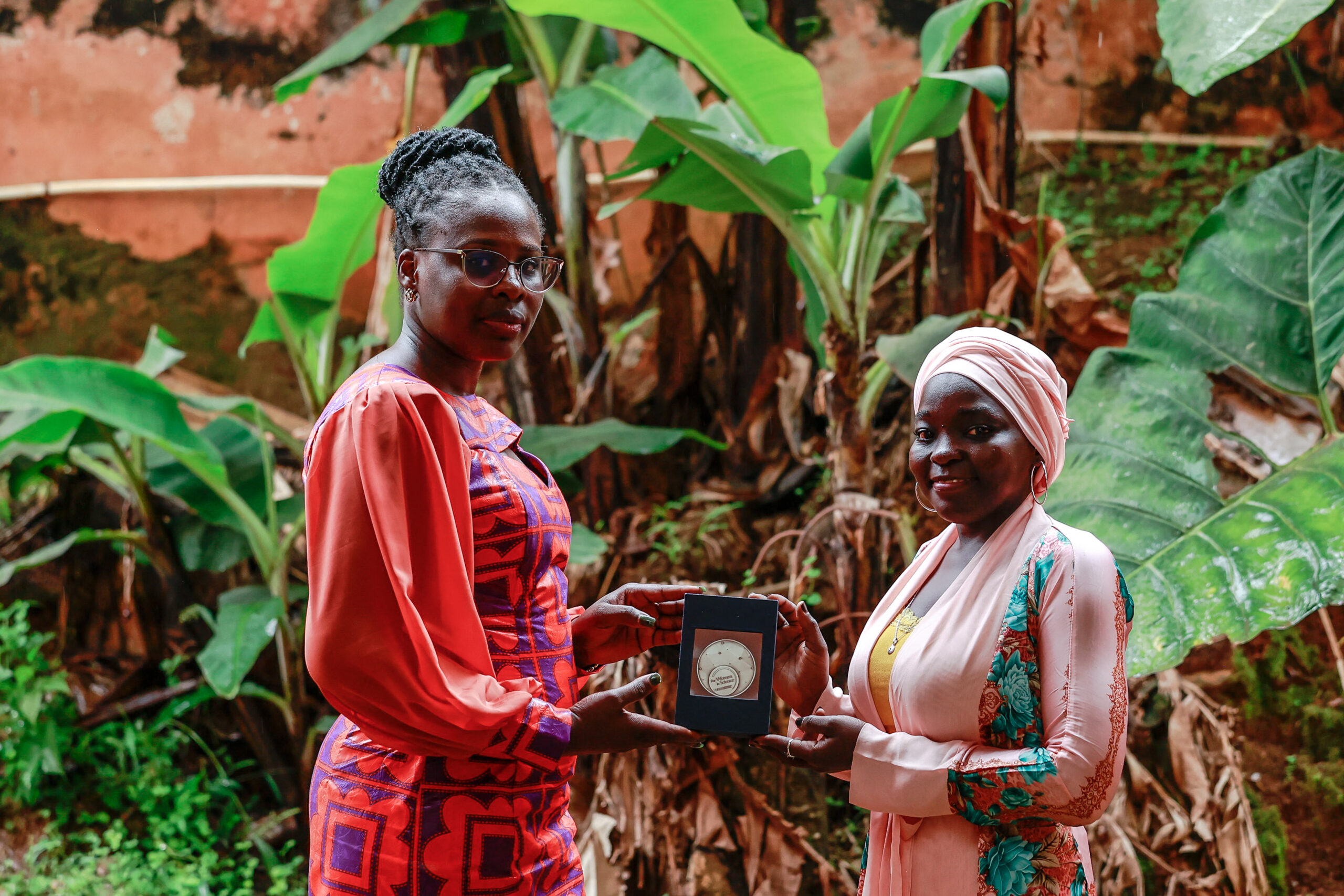 Two Cameroonian women rewarded by OREAL/UNESCO for their research into medicinal plants ...