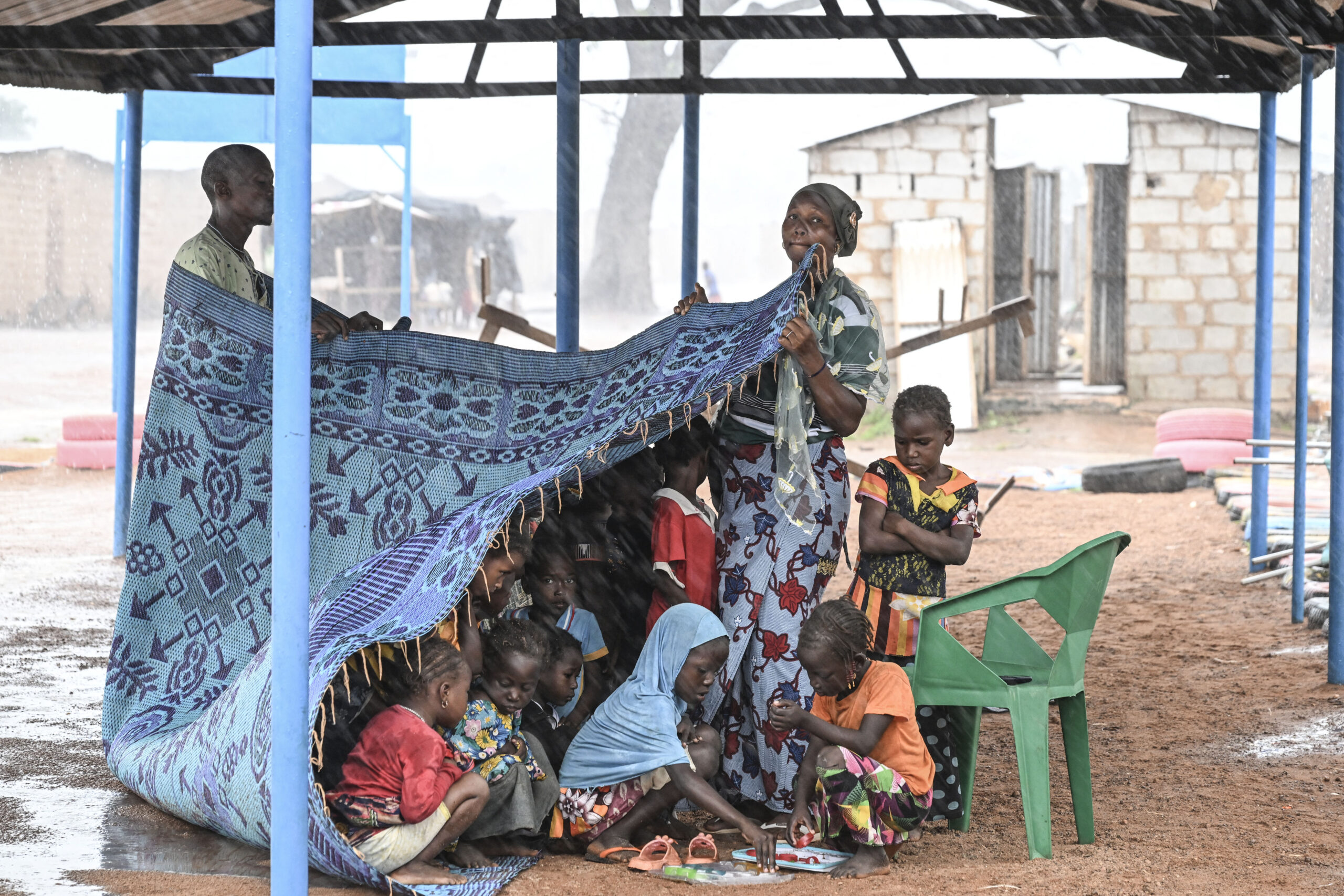 𝐈𝐧 𝐧𝐨𝐫𝐭𝐡𝐞𝐫𝐧 𝐂𝐨̂𝐭𝐞 𝐝'𝐈𝐯𝐨𝐢𝐫𝐞, 𝐬𝐨𝐥𝐢𝐝𝐚𝐫𝐢𝐭𝐲 𝐚𝐧𝐝 𝐡𝐨𝐬𝐩𝐢𝐭𝐚𝐥𝐢𝐭𝐲 𝐟𝐨𝐫 𝐫𝐞𝐟𝐮𝐠𝐞𝐞𝐬 ...